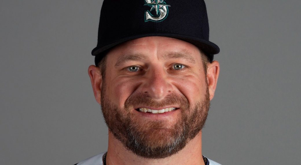 Guardians hire Mariners bullpen coach Stephen Vogt as manager
