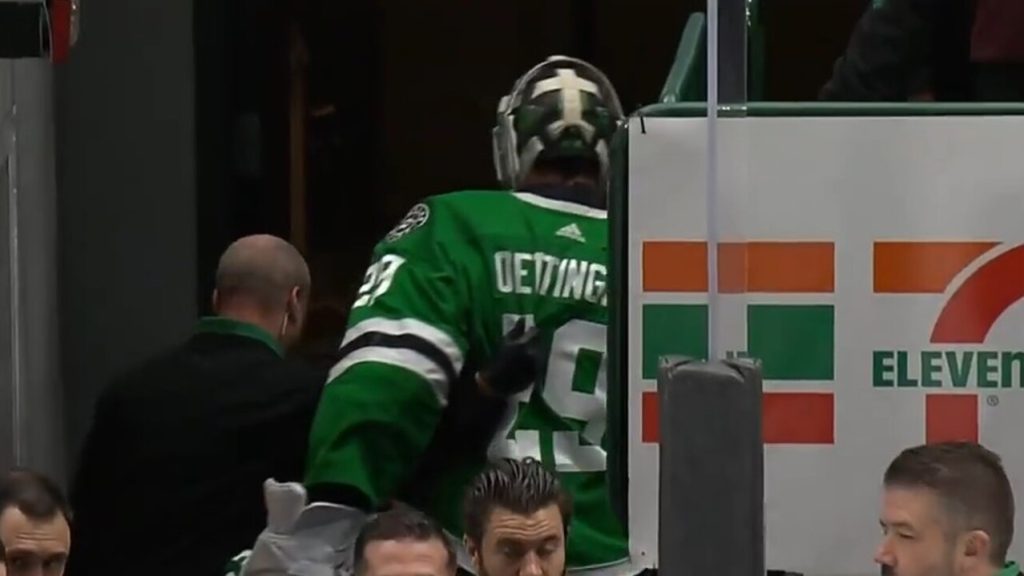 Stars’ Oettinger leaves game with apparent lower body injury after save