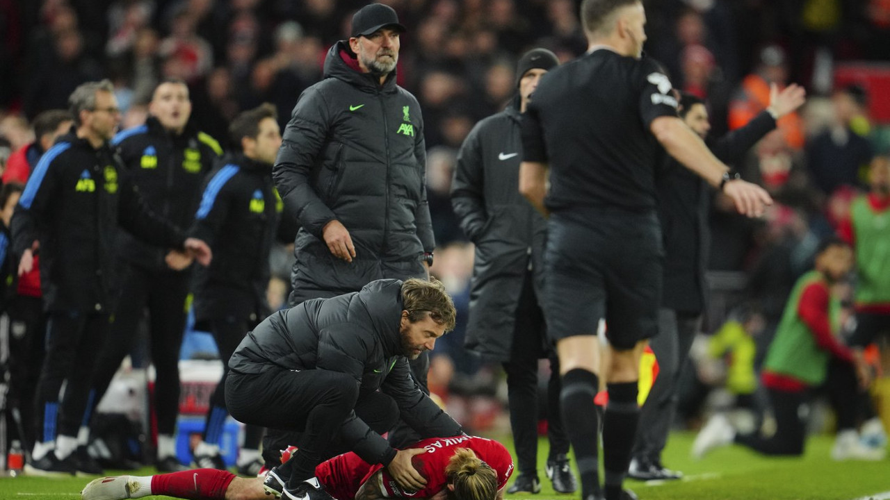 Liverpool defender Tsimikas breaks collarbone in collision with Klopp ...