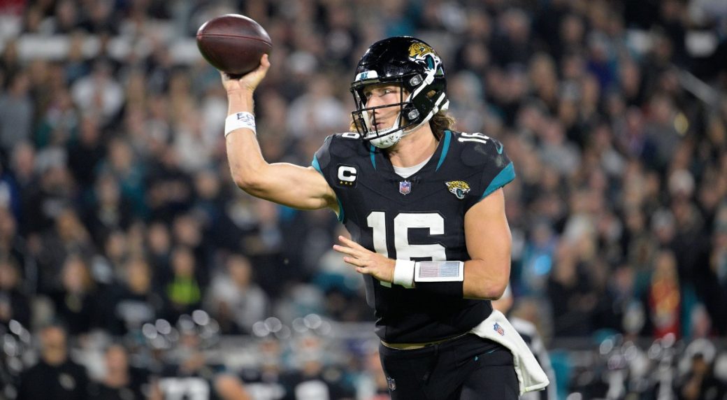 Jaguars QB Trevor Lawrence returns to practice in limited capacity