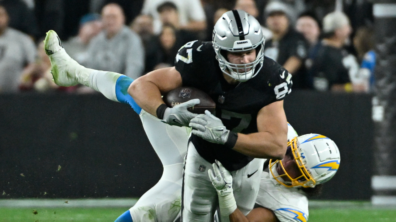 Raiders set franchise record, demolish Chargers days after 3-0 loss ...
