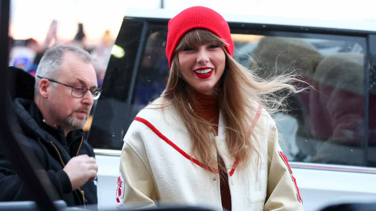 Taylor Swift's NFL playoff tour takes her to Buffalo for Chiefs game ...