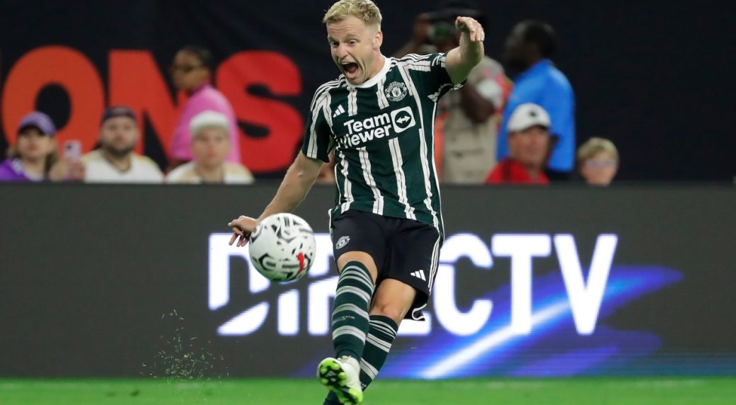 Van de Beek moves to Frankfurt on loan from Man U until end of season