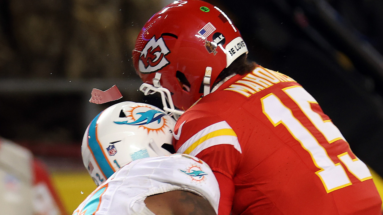 Mahomes’ shattered lid ‘did its job,’ says helmet manufacturer