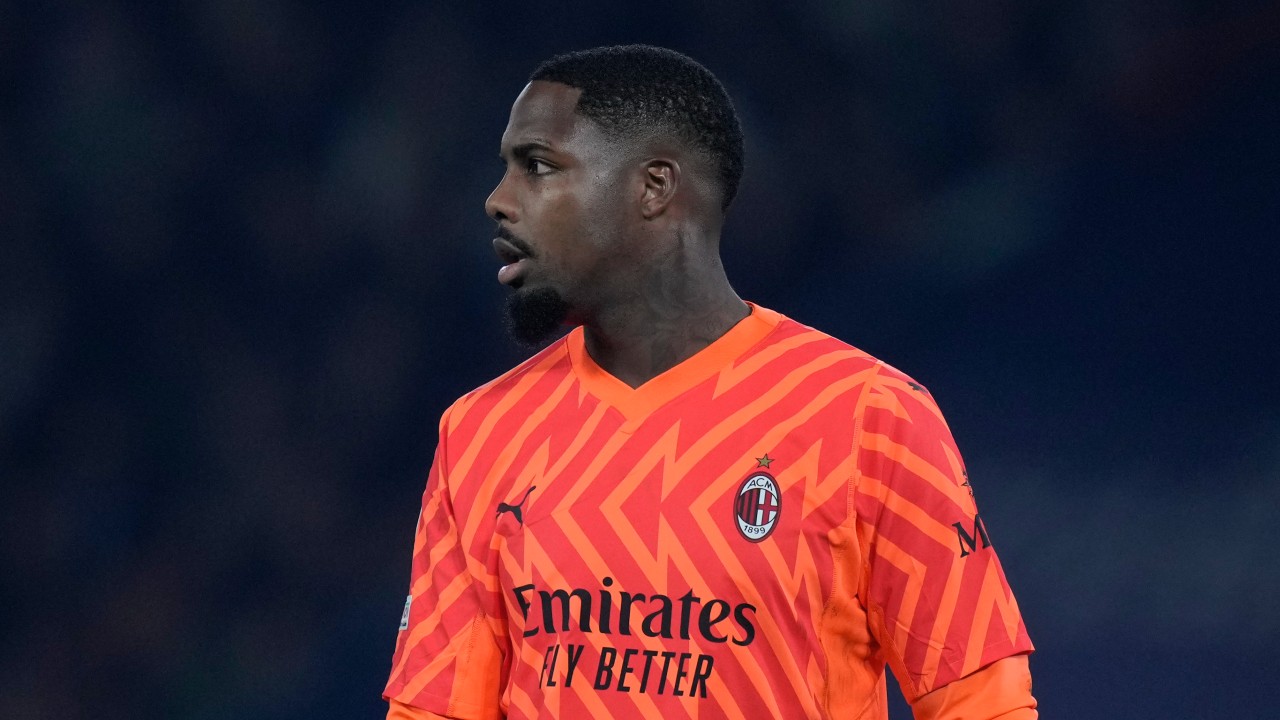 Milan game briefly suspended as Maignan walks off over racist abuse - Sportsnet.ca