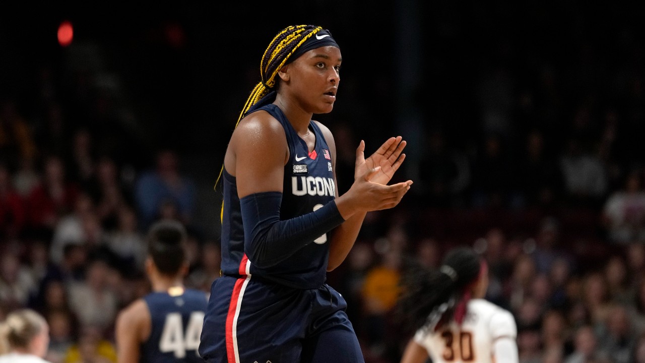 Canada's Aaliyah Edwards leads UConn to win over Georgetown - Sportsnet.ca