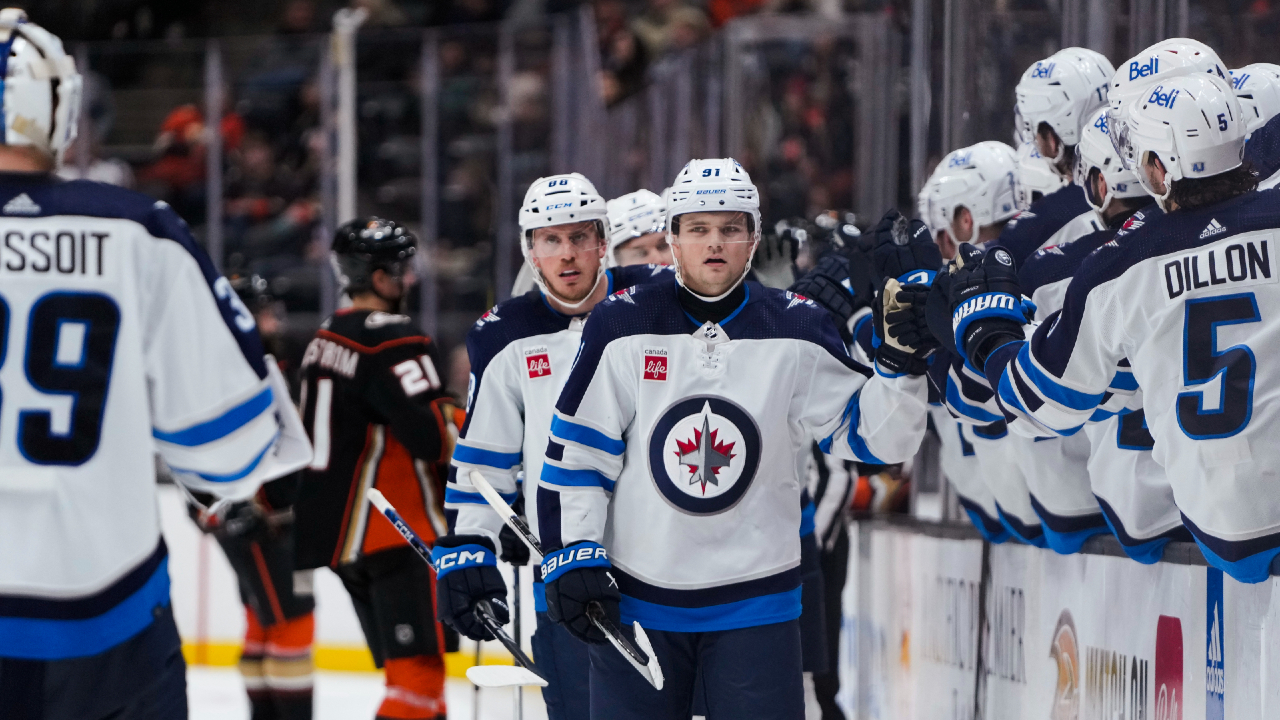 Jets jump into first overall in standings with win over Ducks