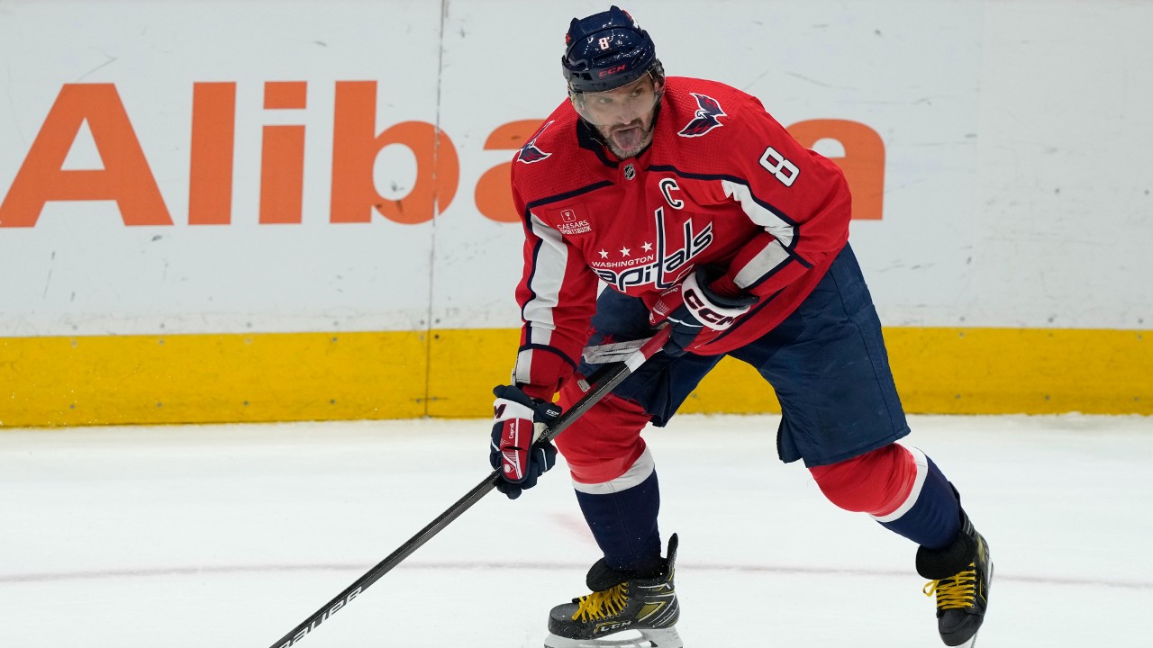 Report: Ovechkin back on regular line at Capitals practice ahead of ...