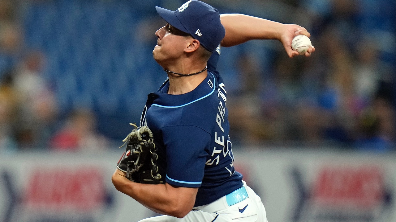 Angels sign veteran reliever Robert Stephenson to a $33 million, 3-year ...