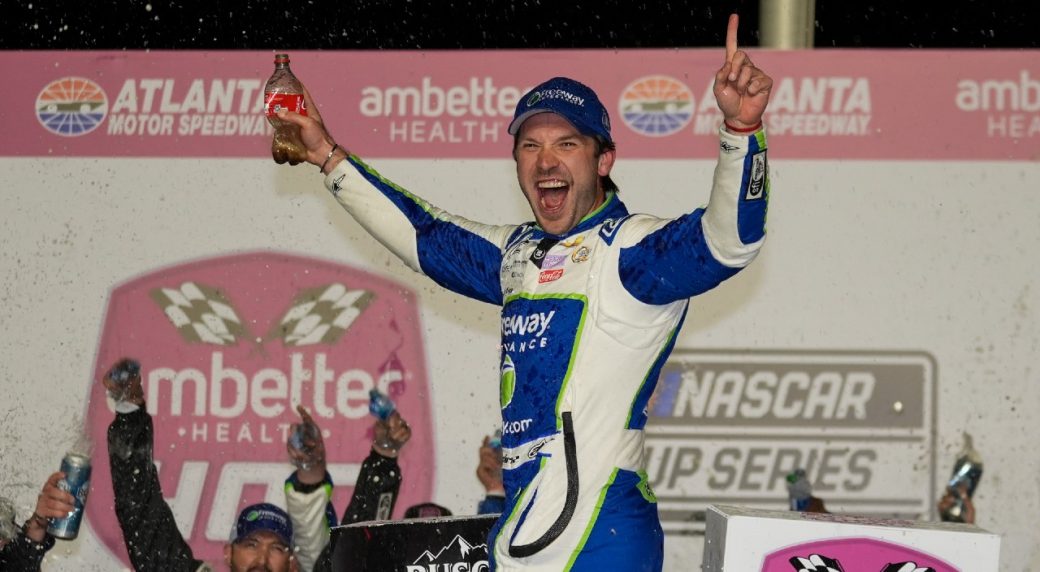 Suarez edges Blaney, Busch to win thrilling three-wide finish in Atlanta