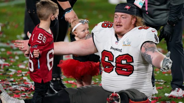 Buccaneers C Ryan Jensen announces retirement after decade-long career ...