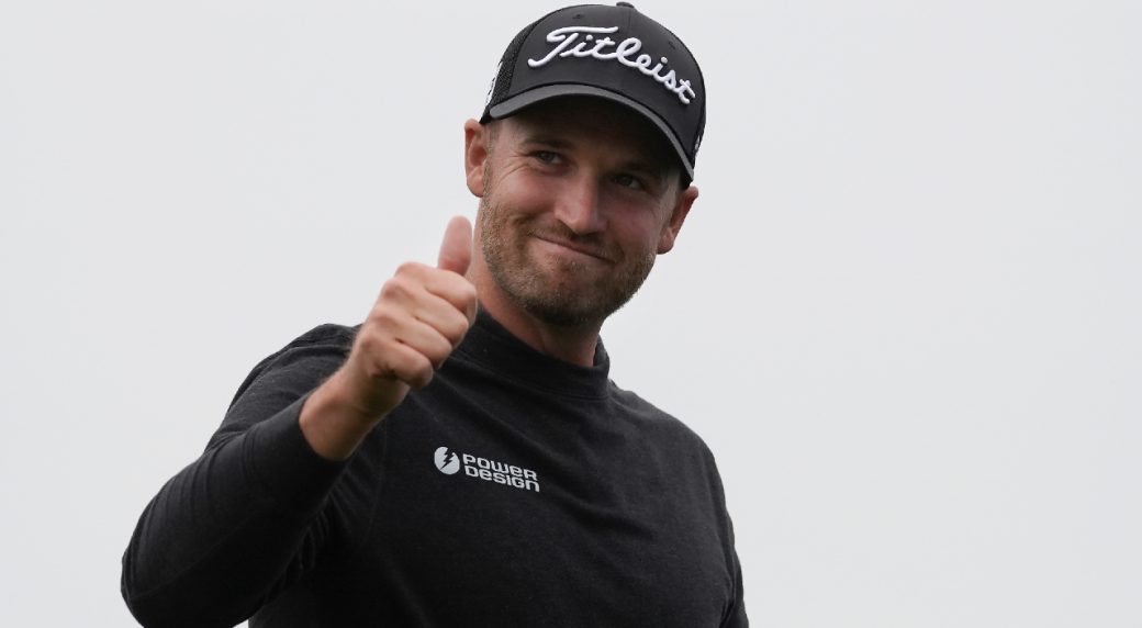 Clark sets Pebble Beach record with 60 for one-shot lead