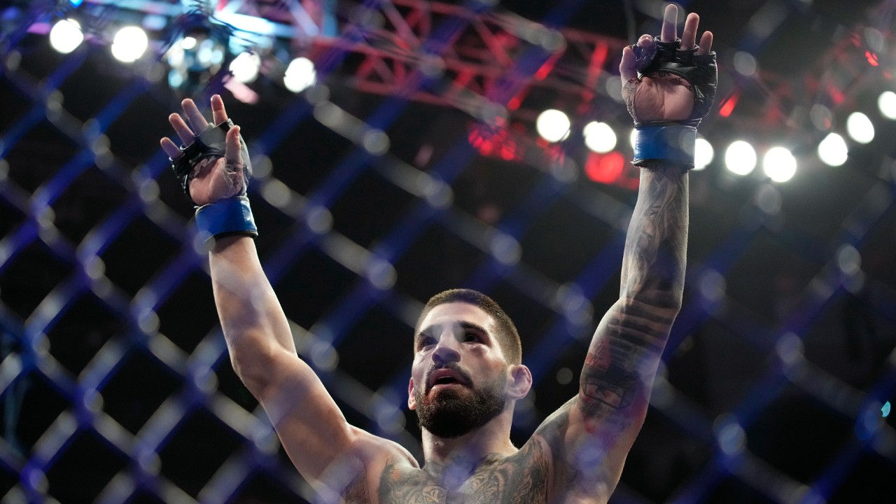 Topuria to defend featherweight title against Holloway in main event of ...