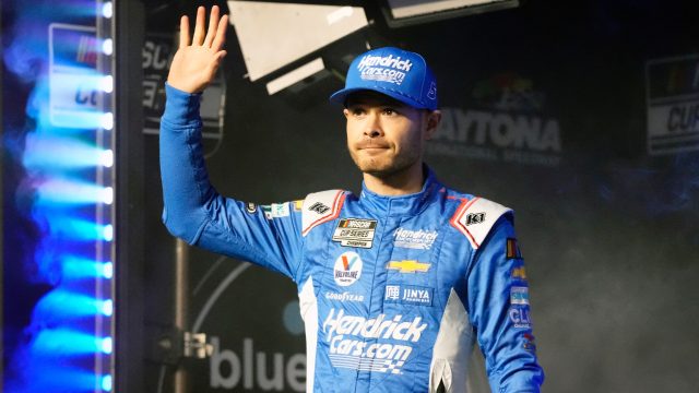Kyle Larson wins again at Las Vegas to keep Chevrolet undefeated on ...