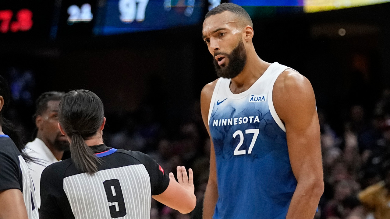 Timberwolves' Rudy Gobert fined $100K for directing 'money sign' gesture toward referee ...
