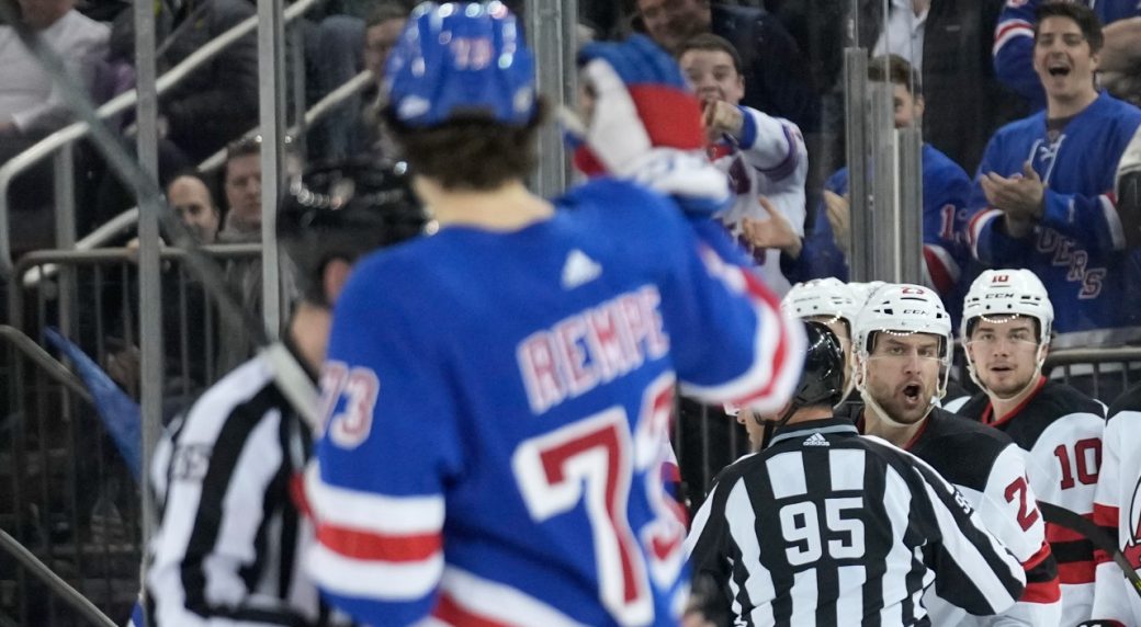 All 10 skaters brawl off opening faceoff at start of Devils-Rangers game