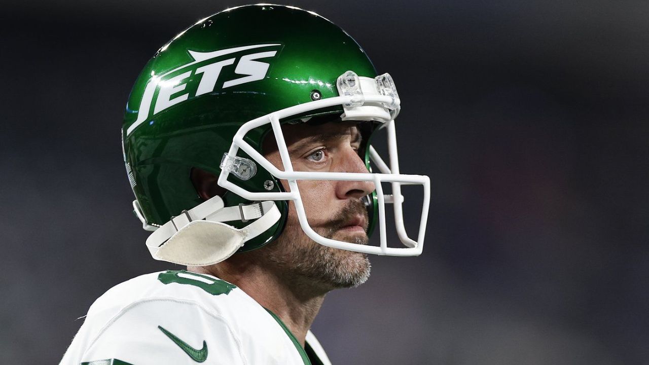 Jets unveil new uniform, Aaron Rodgers shows up to voluntary workouts ...