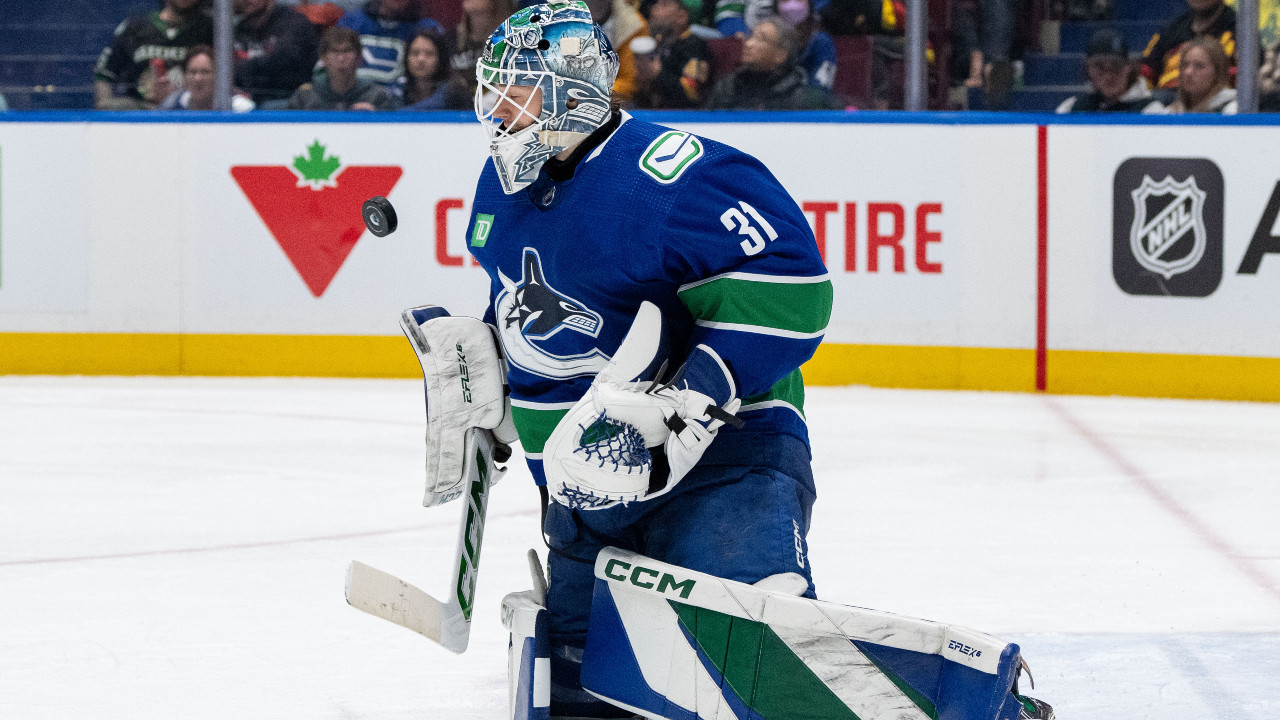 3 wins, 3 goalies: Silovs shines in start for Canucks