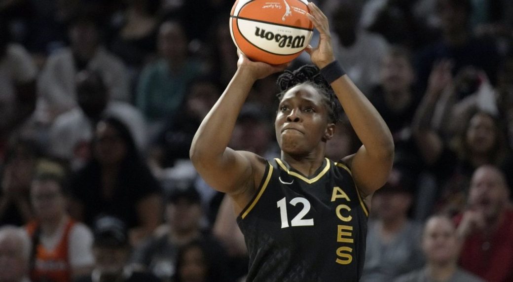 Guard Chelsea Gray signs extension with two-time WNBA champion Las ...