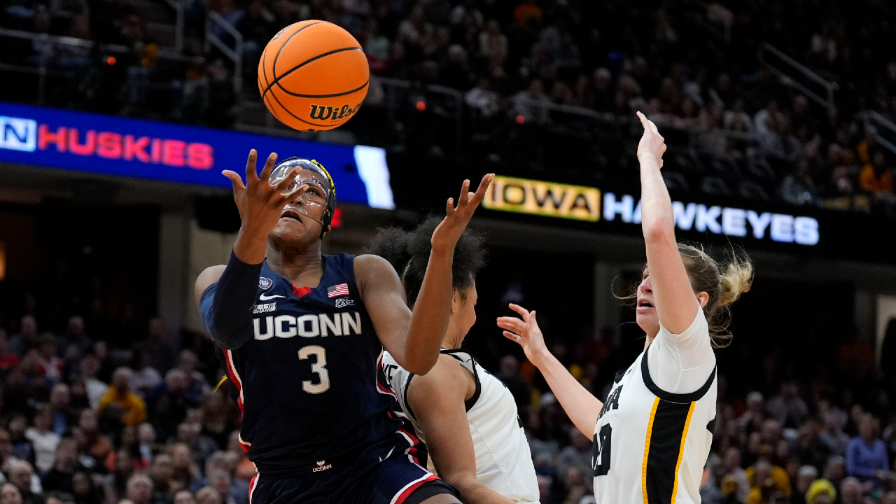 'Travesty': Fans furious after UConn, Iowa game comes down to a foul ...