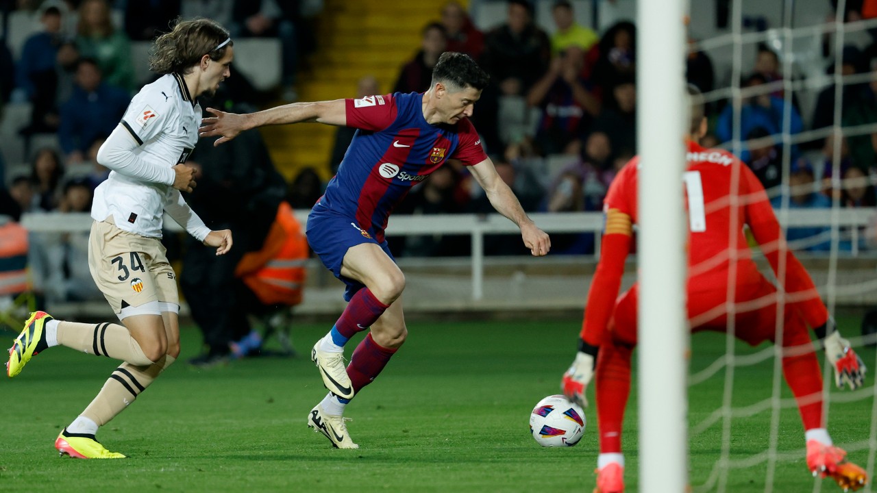 La Liga Roundup: Lewandowski hat trick gives Barcelona comeback victory ...