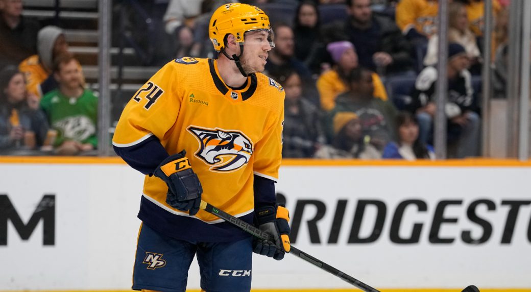 Predators' Stastney exits Game 3 vs. Canucks with upper-body injury