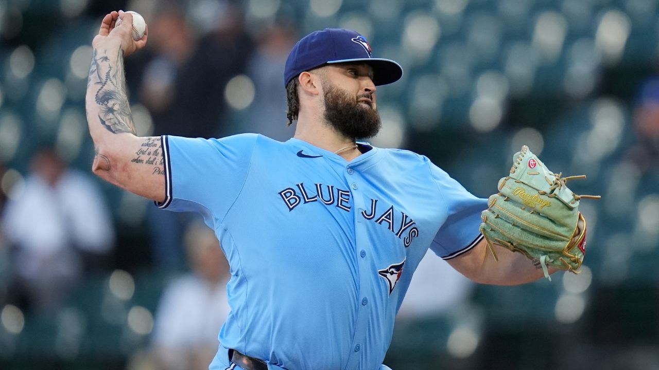 ‘It sucks’: Blue Jays’ Manoah must wait for MRI after early exit