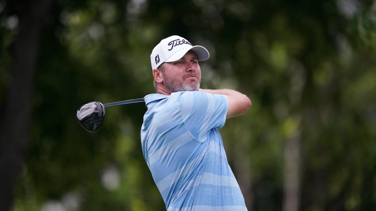 Despite disarray, Sean O'Hair just one back of leader Skinns at ...