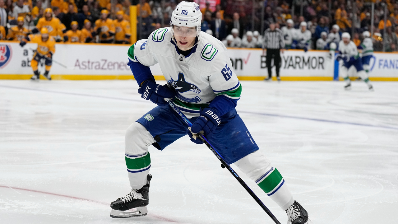 Report: Canucks' Mikheyev granted permission to seek trade - Sportsnet.ca