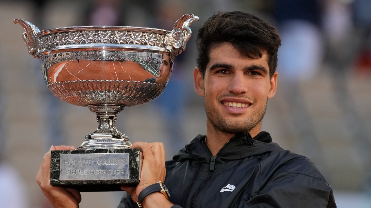 Alcaraz rallies past Zverev to win French Open title - Sportsnet.ca