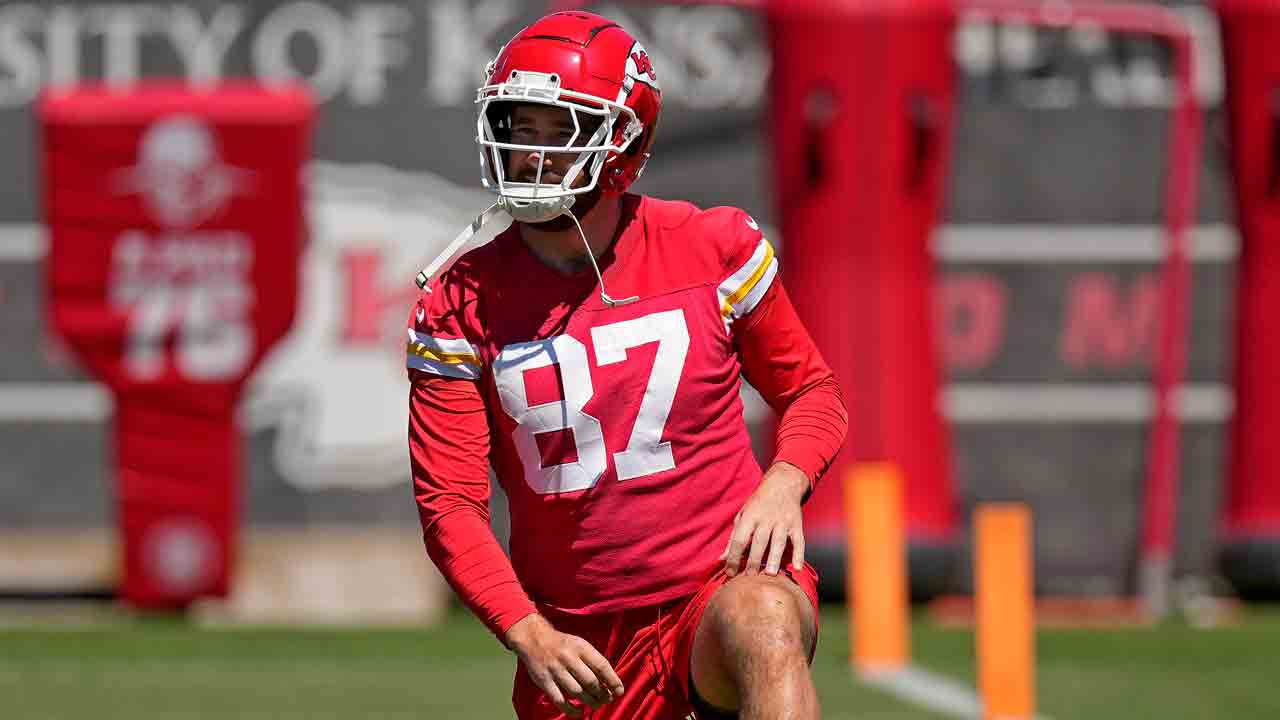 Tight end Travis Kelce, franchised guard Trey Smith attend Chiefs ...