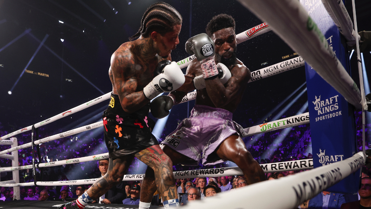 'Tank' Davis knocks out Martin in eighth round to keep WBA lightweight ...