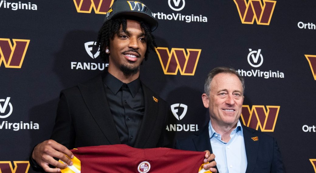 Jayden Daniels signs rookie contract with the Washington Commanders