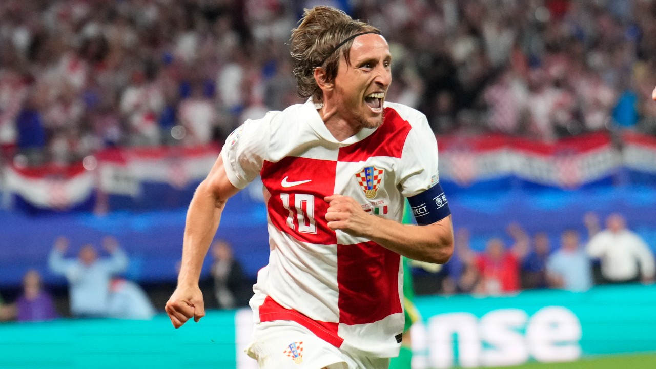 Luka Modric set for fifth World Cup as Croatia reveals roster ...