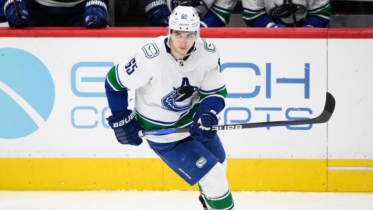 Mikheyev trade gives Canucks' Allvin flexibility in free-agent ...