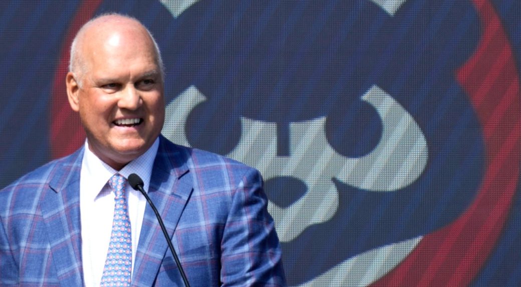 Cubs unveil statue depicting Hall of Famer Ryne Sandberg in familiar ...