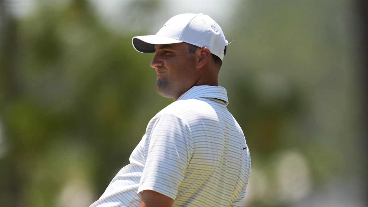 Scheffler has another tough day, fighting the greens at the U.S. Open ...