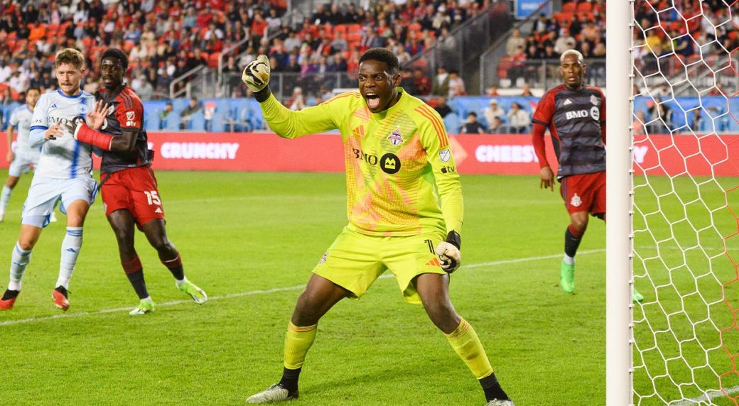 Sean Johnson staying between pipes for Toronto following extension