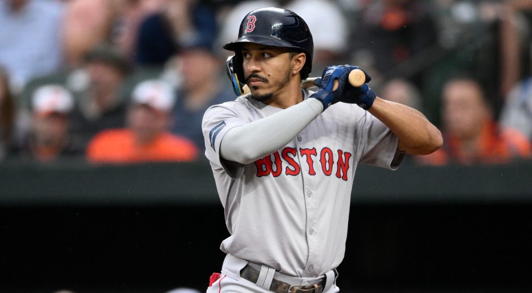 Red Sox's David Hamilton leaves game against Blue Jays