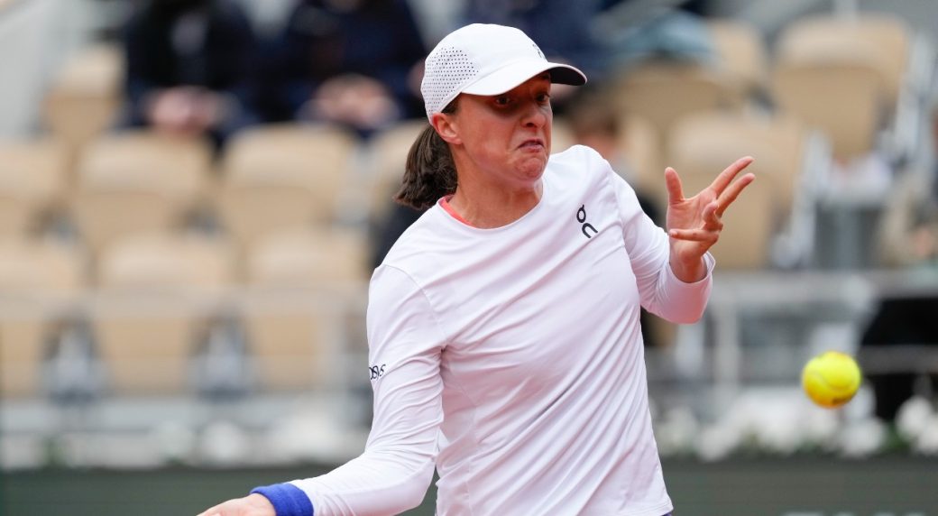 Iga Swiatek, Coco Gauff sprint into French Open quarterfinals