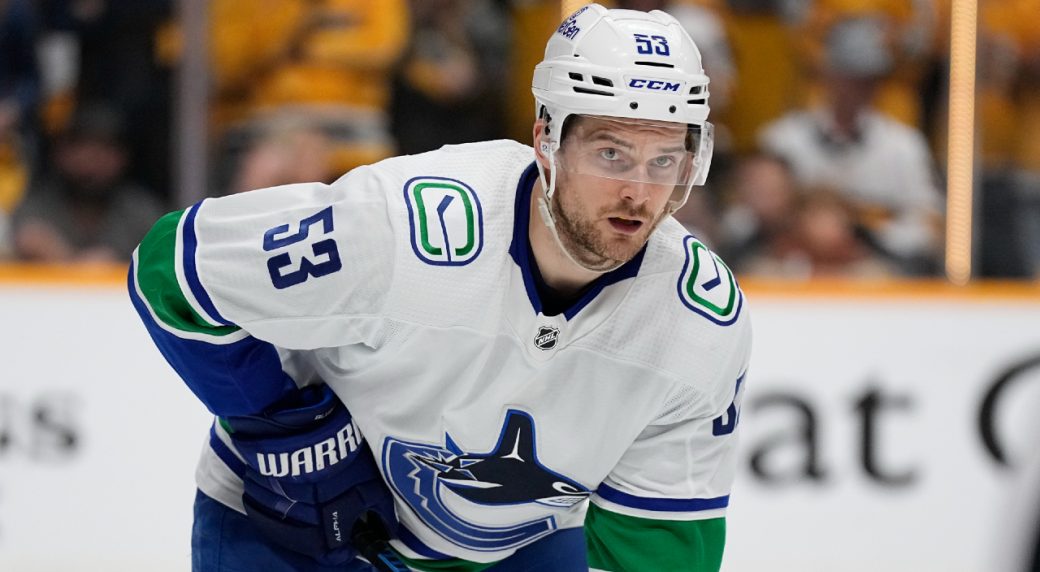 Canucks re-sign Teddy Blueger to two-year, $3.6M contract