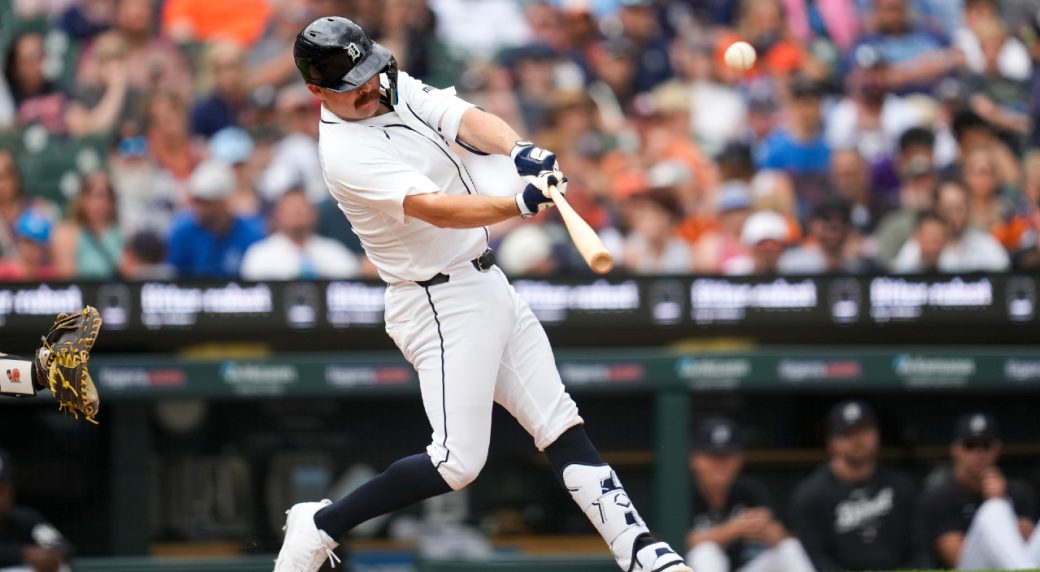 MLB Roundup: Tigers score eight in fifth inning to beat Brewers