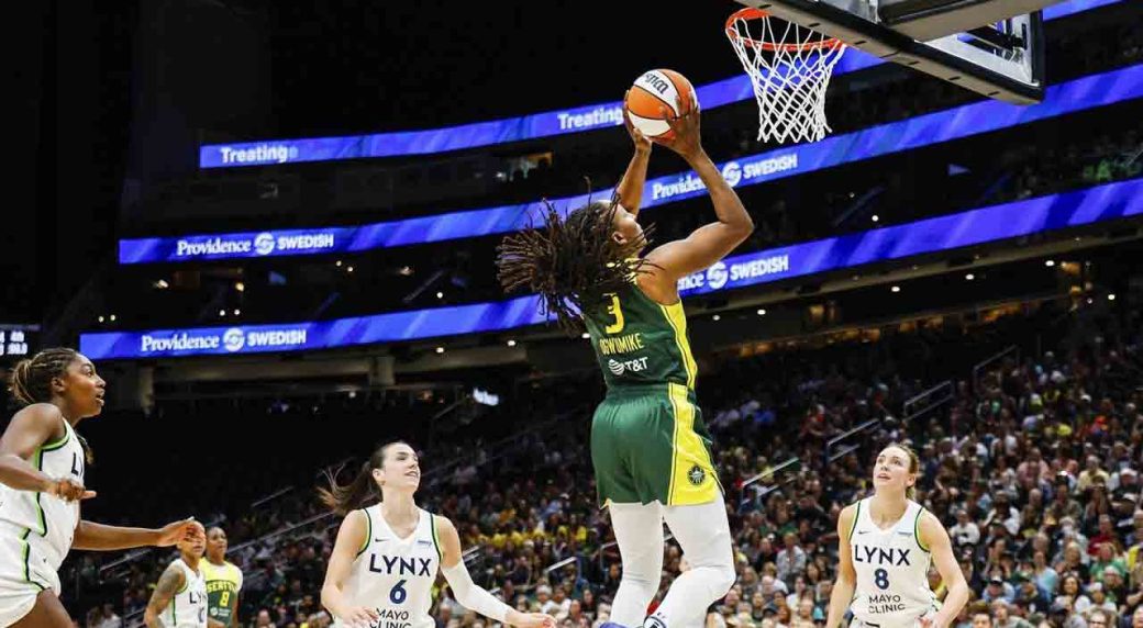 Ogwumike scores season-high 26 points in Storm's win over Lynx