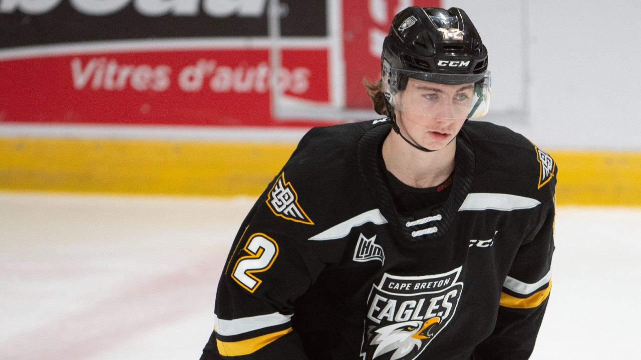 New Jersey Devils sign Cam Squires to three-year, entry-level deal ...