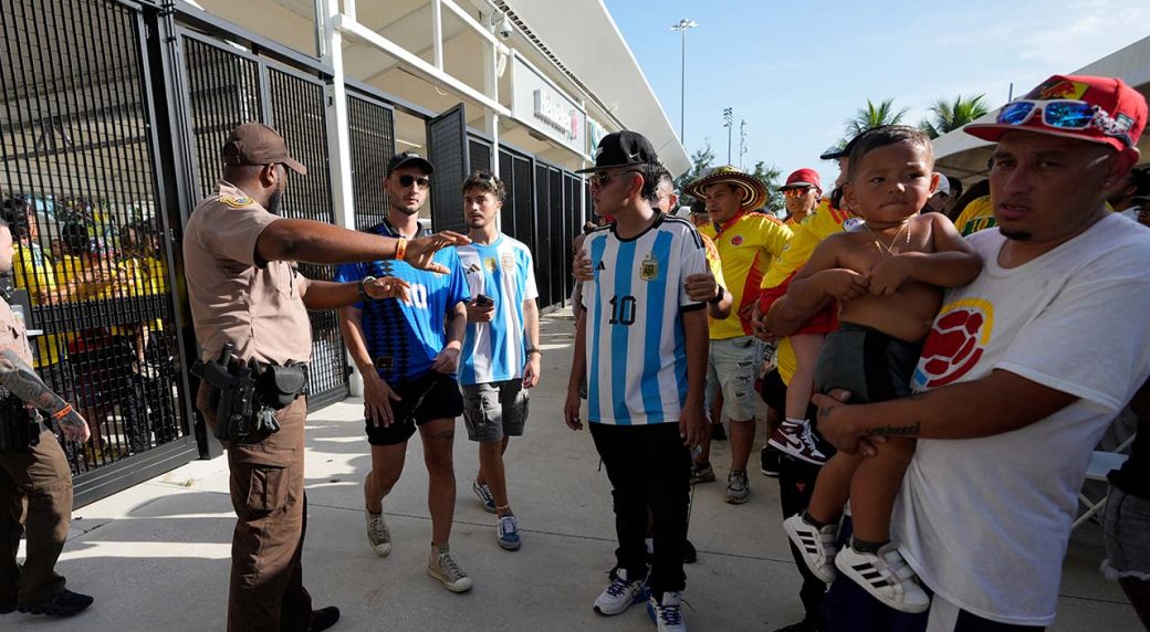 Fans seen breaching security, delay Copa America Final