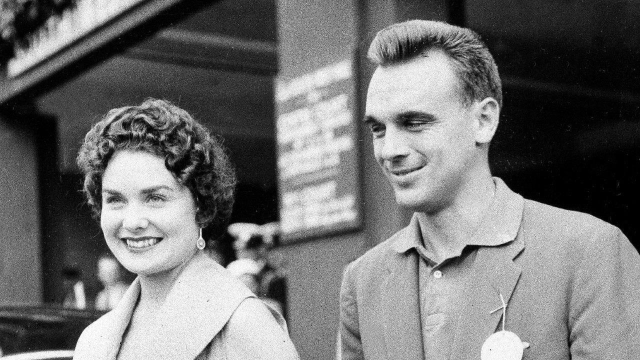 Vic Seixas, a Wimbledon champion and tennis Hall of Famer, dies at 100 ...