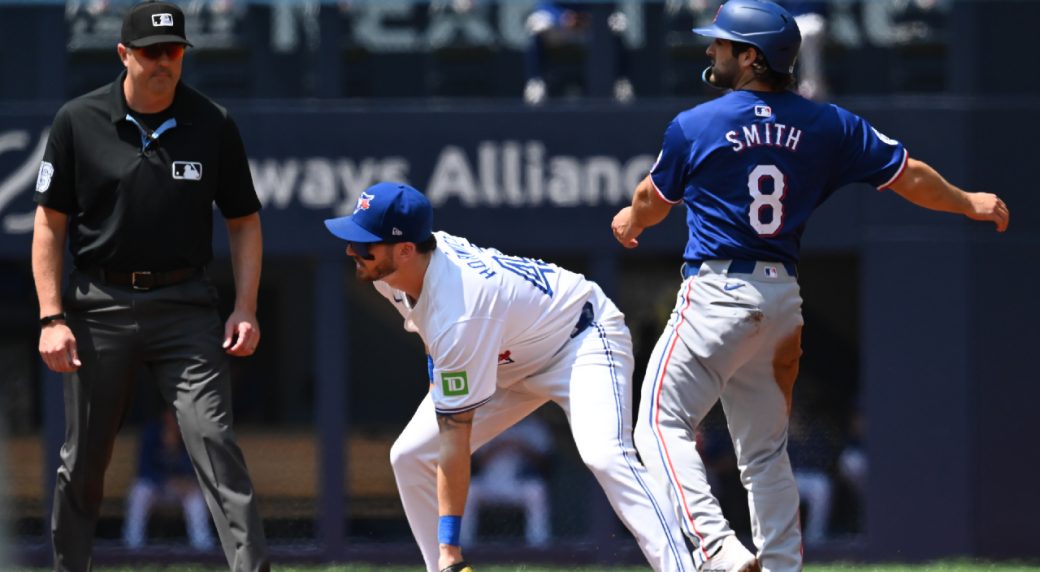 Blue Jays sweep series with win over Rangers