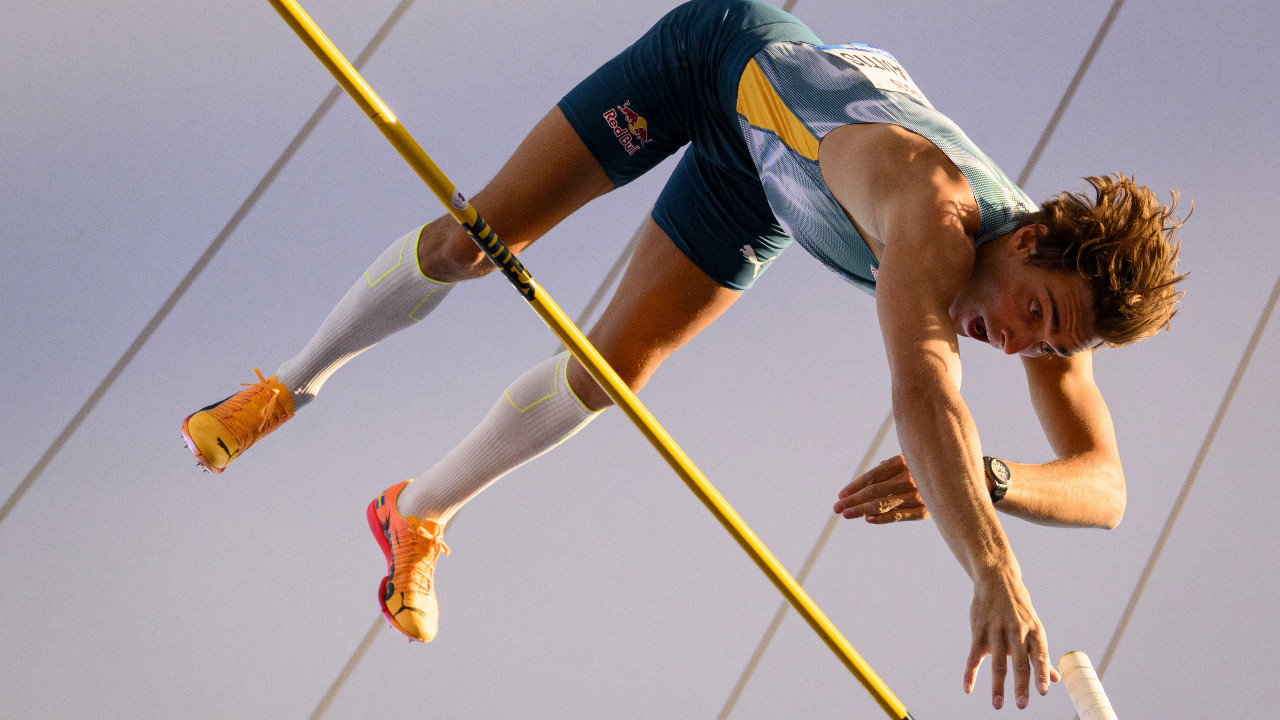 Sweden's Mondo Duplantis breaks own pole-vault world record - Sportsnet.ca