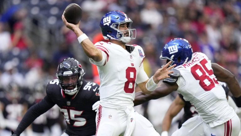Daniel Jones picked off twice in first game since ACL injury as Giants fall to Texans - Sportsnet.ca