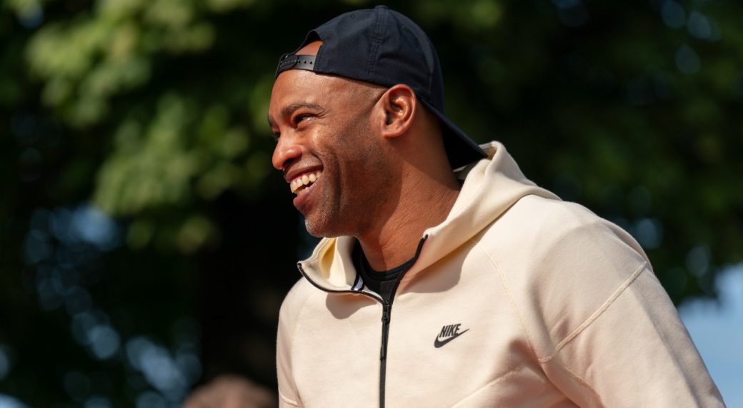 Vince Carter has message for conflicted Raptors fans: 'Enjoy it'